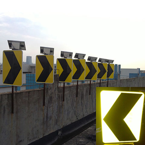 Solar LED traffic light with waterproof with IP66 grade, UV printing ...