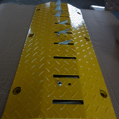 China One way speed bump trafic road security road spike barrier steel ...