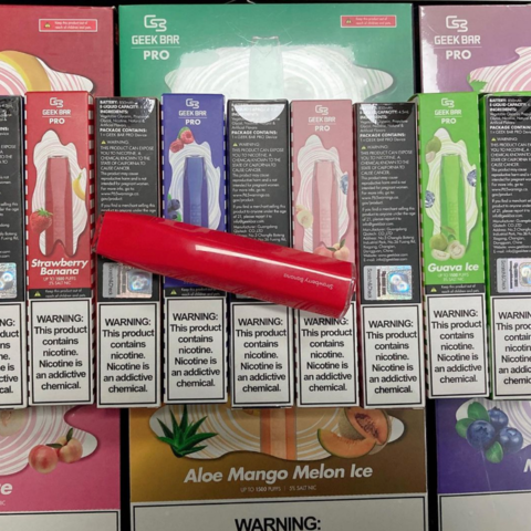 China GEEK BAR Pro Disposable Pod Device 1500 Puffs 850mAh Made in ...
