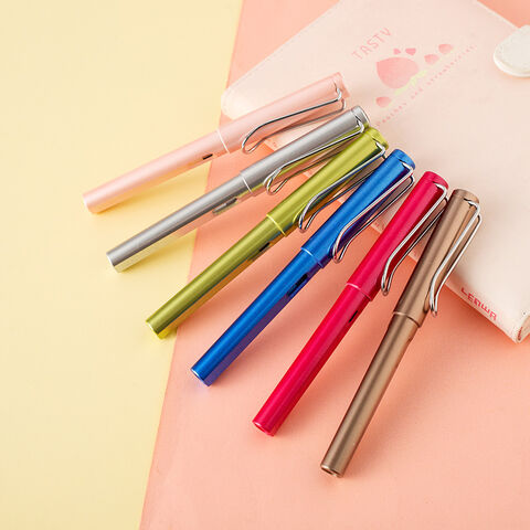 Elementary school students' fountain pen, Creative Floating signature ...