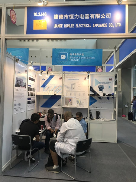 China EU 8 ways rack pdu power distribution unit on Global Sources,rack ...