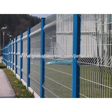 China Galvanized and Powder-coated Welded Wire Fence with Peach Post ...