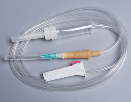 China Infusion set: plastic spike with Ф6 air vent, PE protector, drip ...