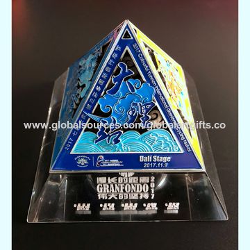 ChinaCustom metal pyramid trophy award medal with crystal base on ...