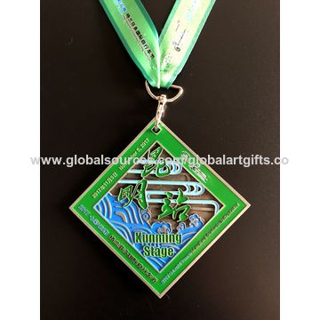 ChinaCustom metal pyramid trophy award medal with crystal base on ...
