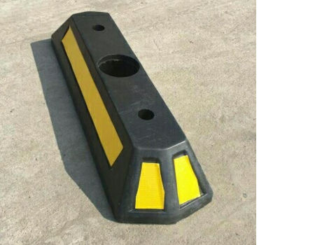 China High Reflective Flexible Road Separator delineator lane divider ...