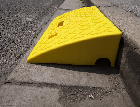 China Lightweihgt Yellow Plastic Road Curb Ramp For Loading Dock on ...