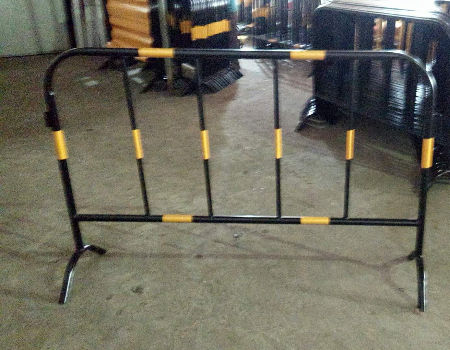 China Interconnected Safety Retractable Fence with wheels Plastic ...