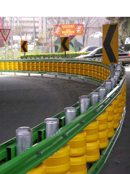 China Traffic safety facility rotating barrel / barrier for highway ...