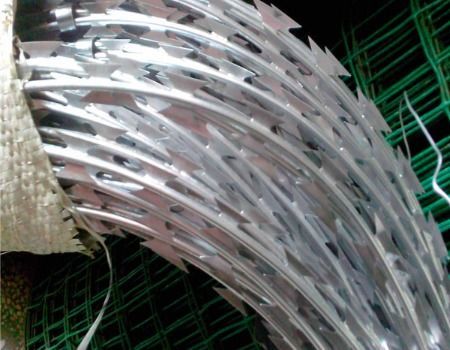 BTO-22 Galvanized Razor Wire Coils With Loops Dia 600 mm Used On Ships ...