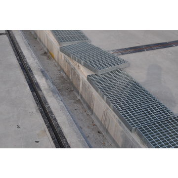 China Serrated Anti-Skid Galvanized Steel Grating on Global Sources,Hot ...