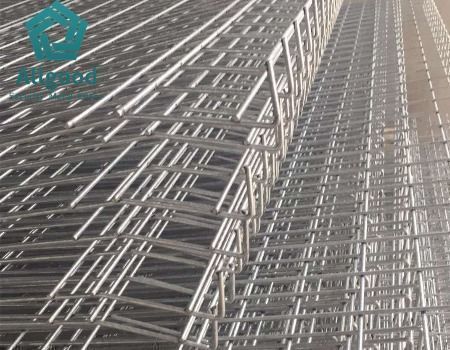 China Triangle bending wire mesh fence,3D curved wire mesh garden fence ...