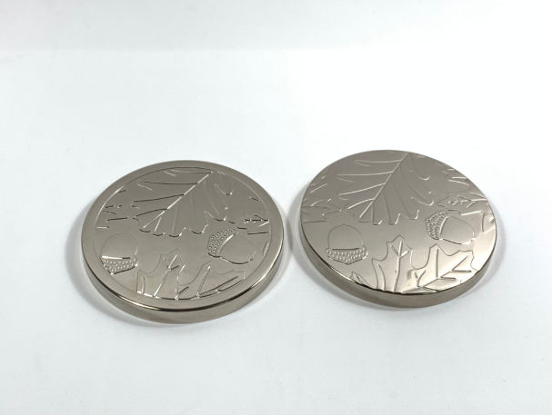 China 103mm Acorn embossed electroplated lid with silicone fitment on ...