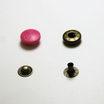 China Custom Decorative Diamond Brass Prong Snap Button on Global ...