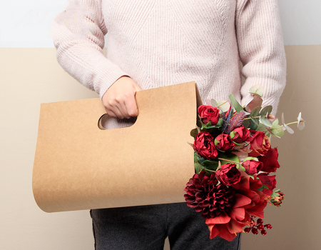 China High quality bouquet packaging carrier craft paper carrier rose ...