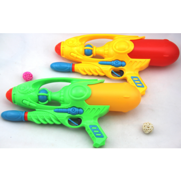 China Children's toy water guns outdoor rafting on the beach in summer ...