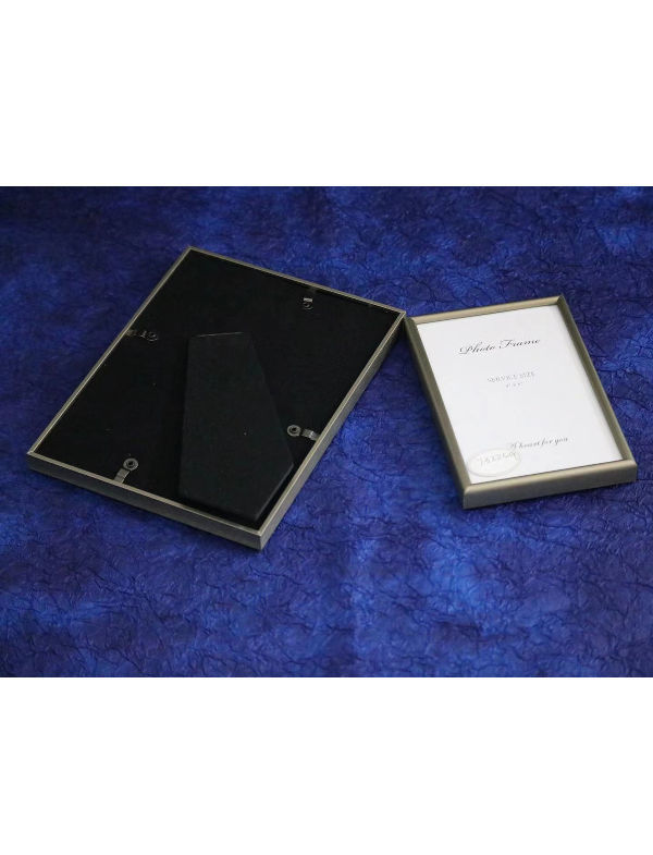 China Simple metal high quality photo frame wholesale bedroom ...