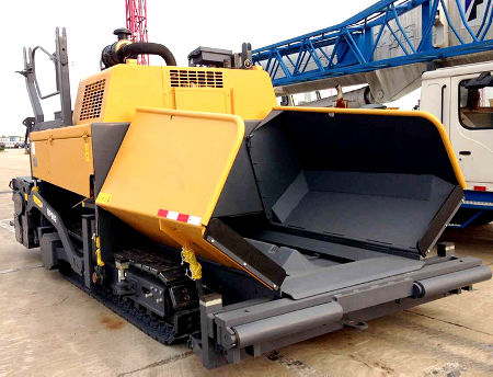 China Asphalt Concrete Paver XC-MG RP453L, 4.5 m concrete road asphalt ...