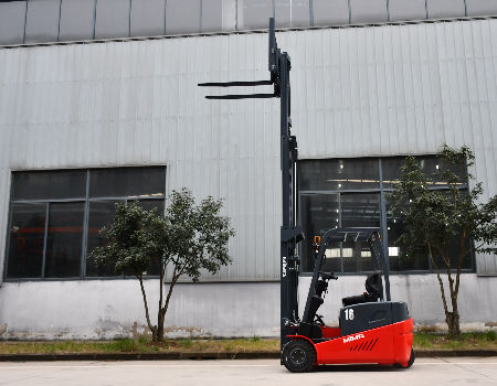 China 1.6ton 3wheels electric forklift TKC16 lightweight forklift for ...