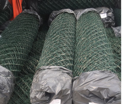 China Dark green chain link mesh, pvc coated mesh fence on Global ...