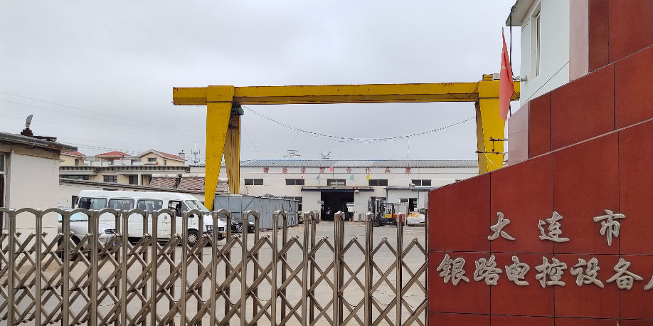 China Portal cran Operator Cabin with Chair Console Unit and Air ...