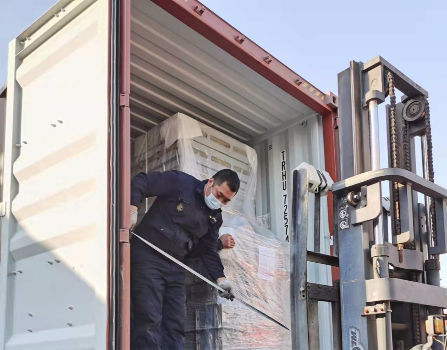 China Portal cran Operator Cabin with Chair Console Unit and Air ...