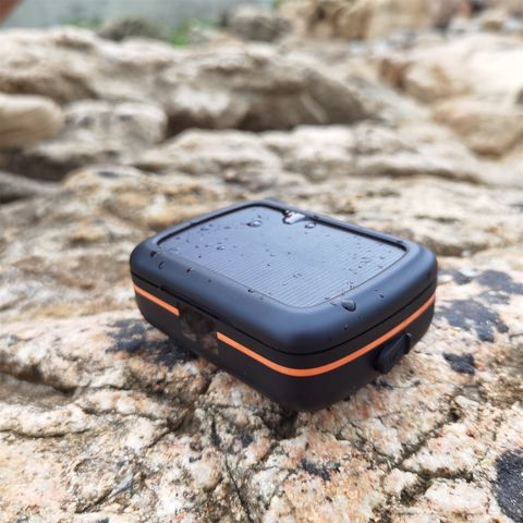 China Outdoor Solar Earbuds solar charging case for outdoor long stand ...