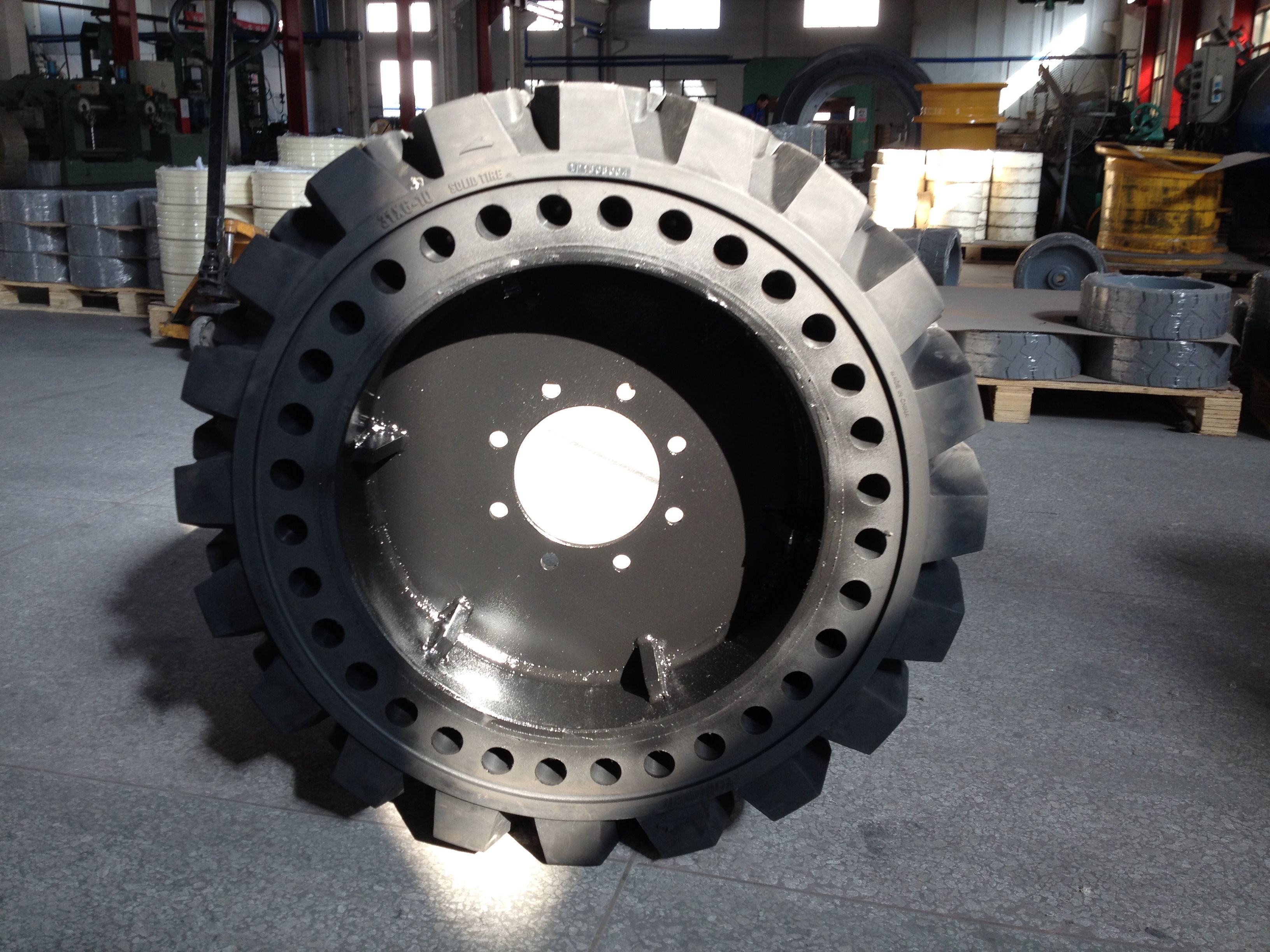 Buy Wholesale China 25m Boom Lift Replacement 14-17.5 Wheel Solid Tyre ...