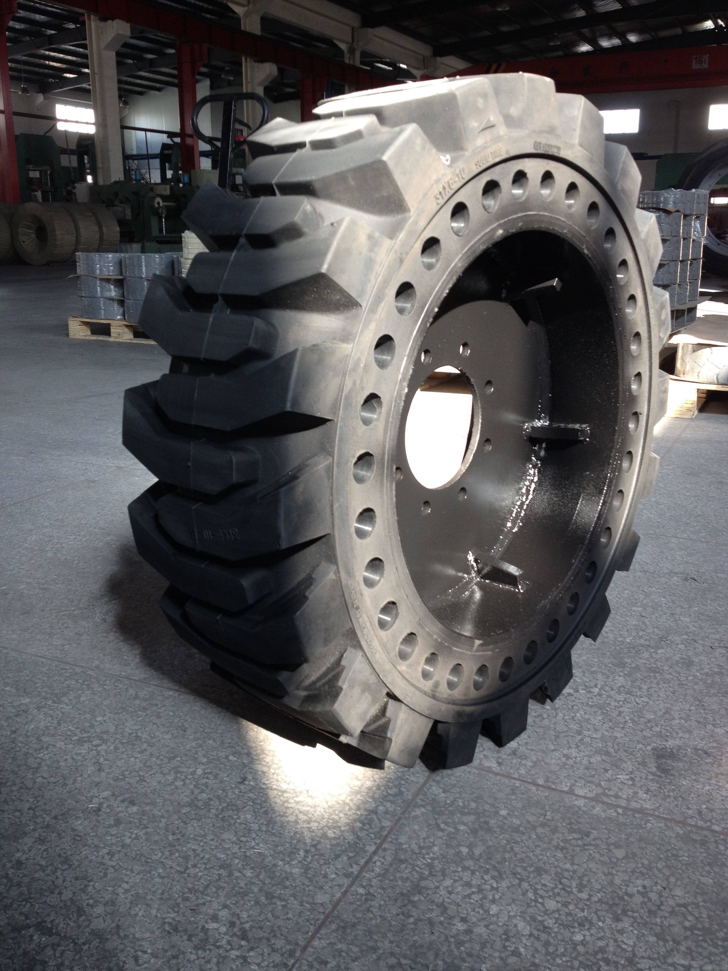 25m Boom Lift Replacement 14-17.5 Wheel Solid Tyre 36x12-20 For Genie ...