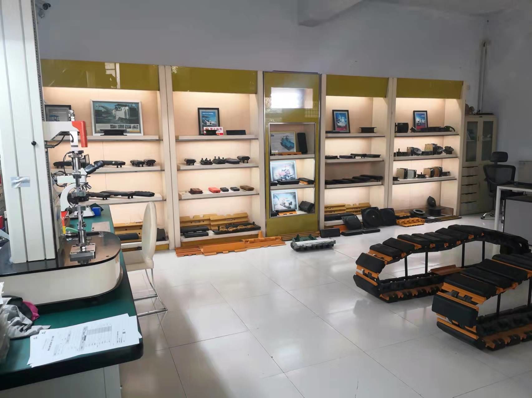 High-quality Rubber Track Pad For Asphalt Pavers - Explore China ...