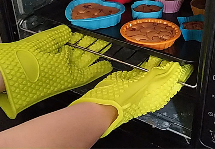 Buy Wholesale China Sedex Factory Kitchen Heat Resistant Silicone Glove ...