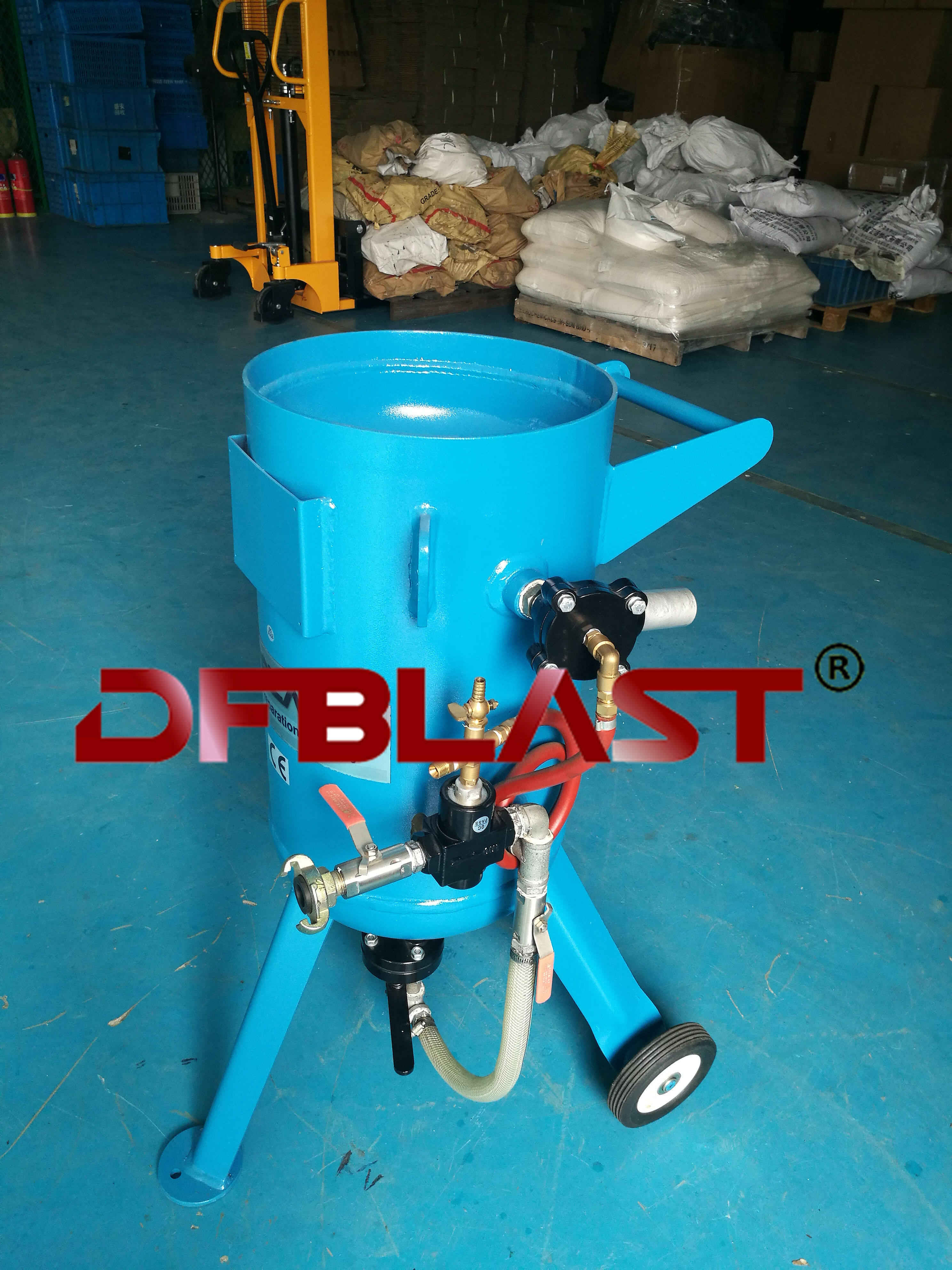 Buy Wholesale China Easy-assembled Portable Abrasive Sandblaster High ...