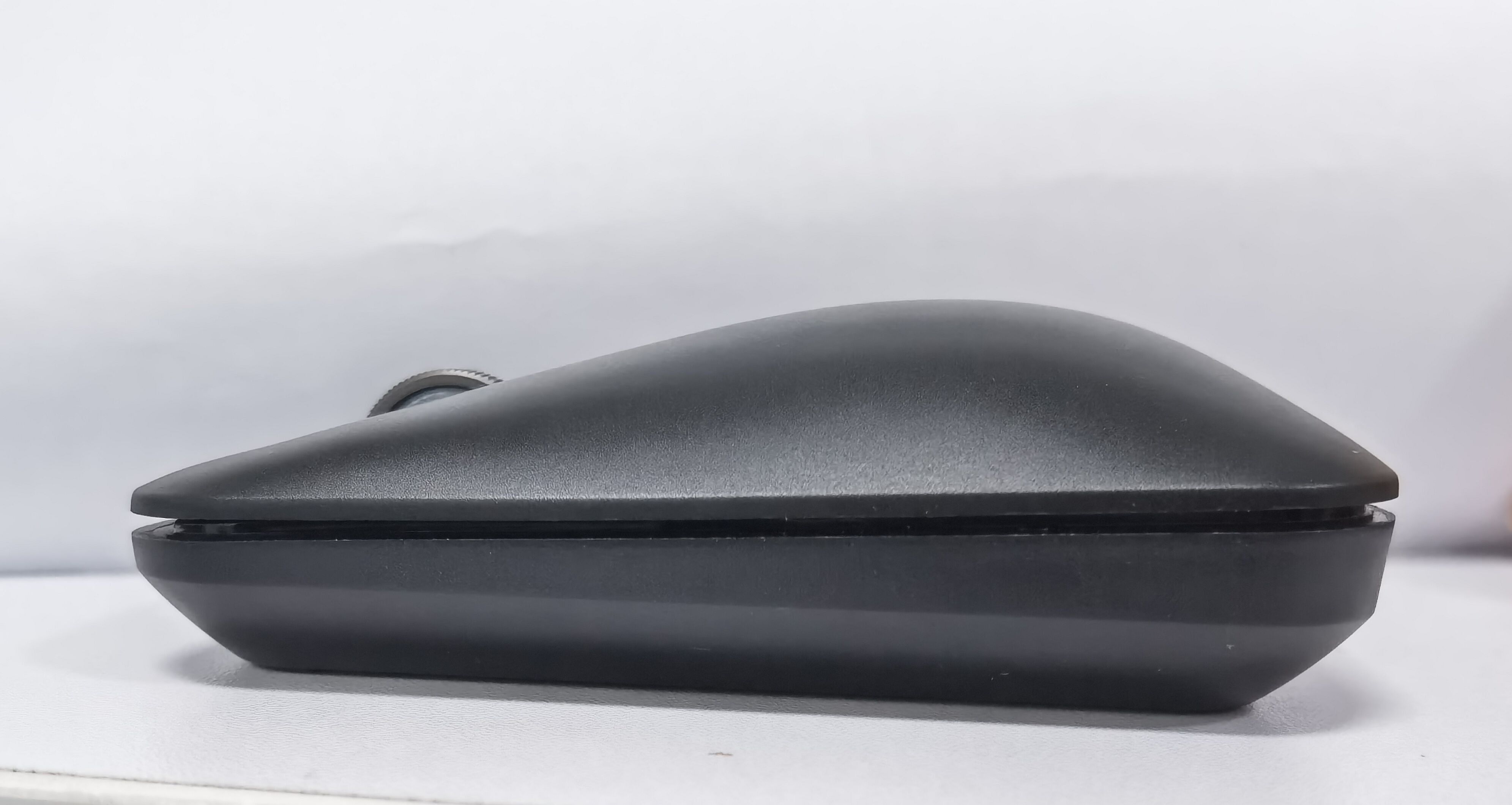 2.4g Wireless Rechargeable Office Mouse. Magnetic Cover. 1*aa Battery ...