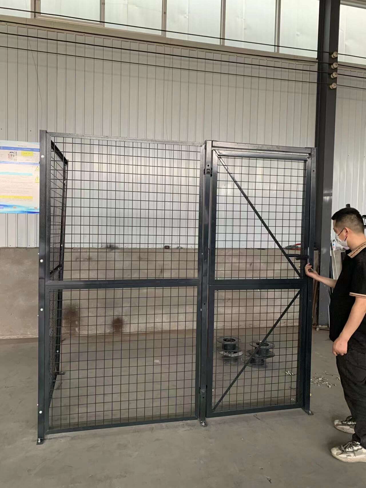 Buy Wholesale China Welded Wire Mesh Machine & Robot Guarding Fence ...