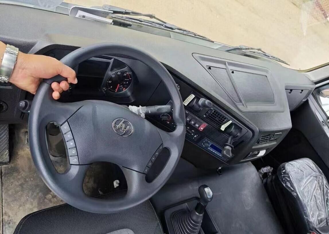 Saic Red Rock 4x2 Traction Jie Shi 350hp Heavy Truck Traction ...