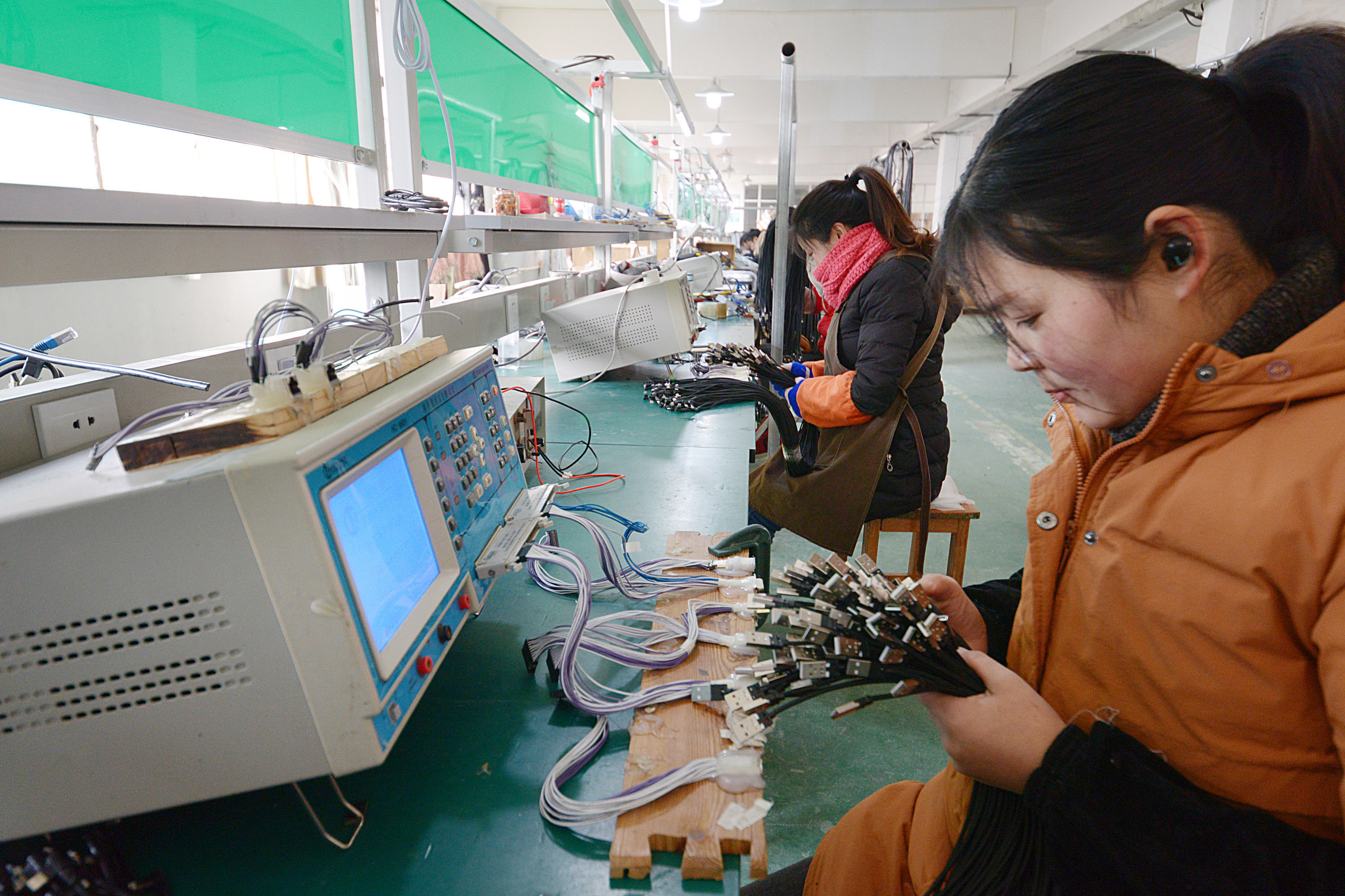 Buy Wholesale China Oem Customization 1080p 1*4hdmi Vga Splitter 150mhz ...