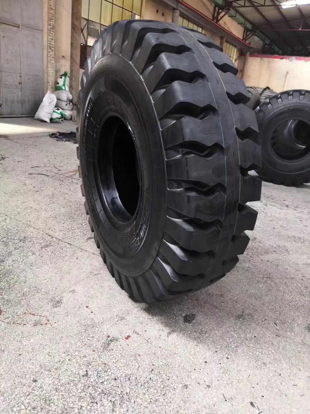 Buy Wholesale China 18.00-25 Reach Stacker(port Use) Tyre & Tyre at USD ...