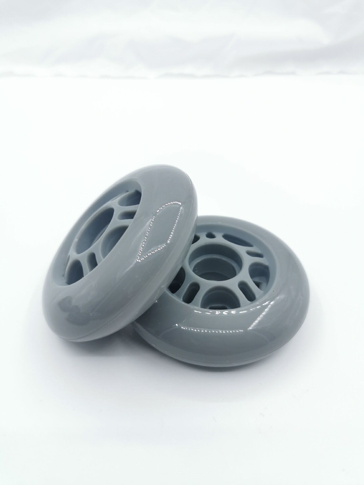 Discount Price Soft Grey Wear-resisting Durable Skating Roller Skate ...