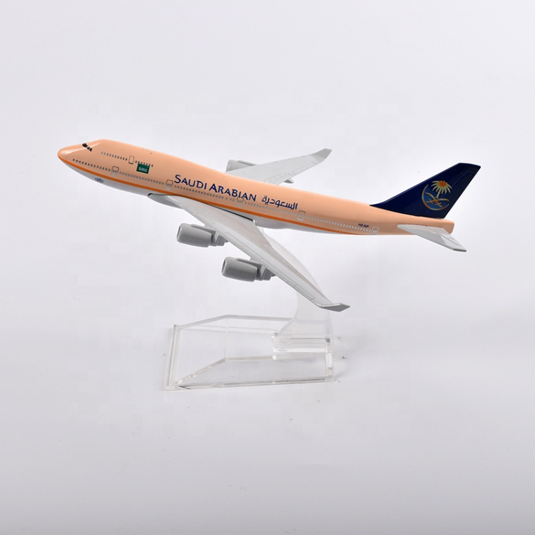 16cm And 20cm Saudi Arabian Airlines Boeing 747 Airplane Aircraft Plane ...