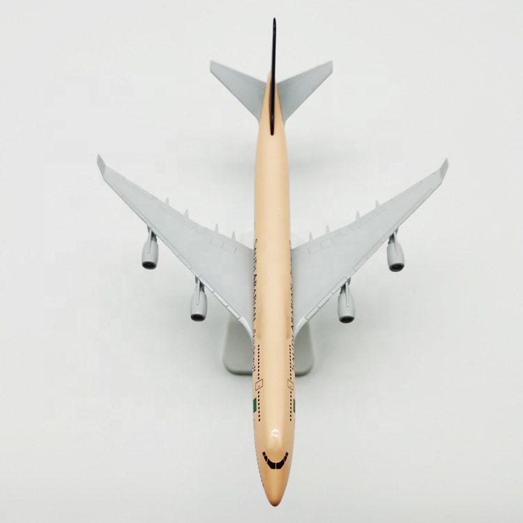 16cm And 20cm Saudi Arabian Airlines Boeing 747 Airplane Aircraft Plane ...