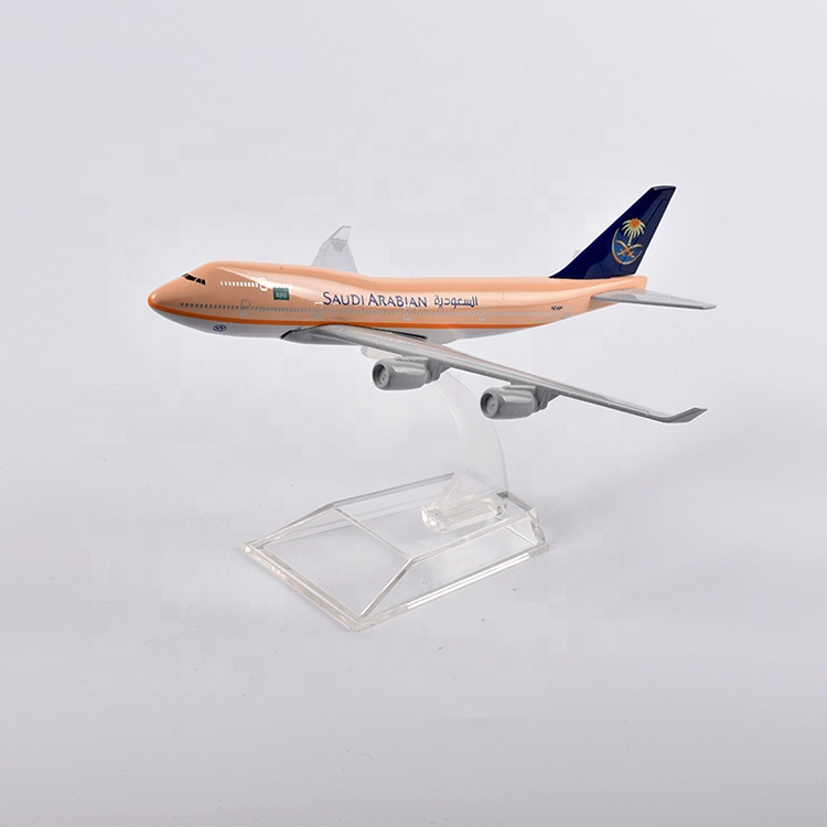 16cm And 20cm Saudi Arabian Airlines Boeing 747 Airplane Aircraft Plane ...