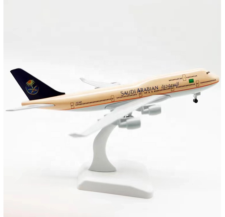 16cm And 20cm Saudi Arabian Airlines Boeing 747 Airplane Aircraft Plane ...