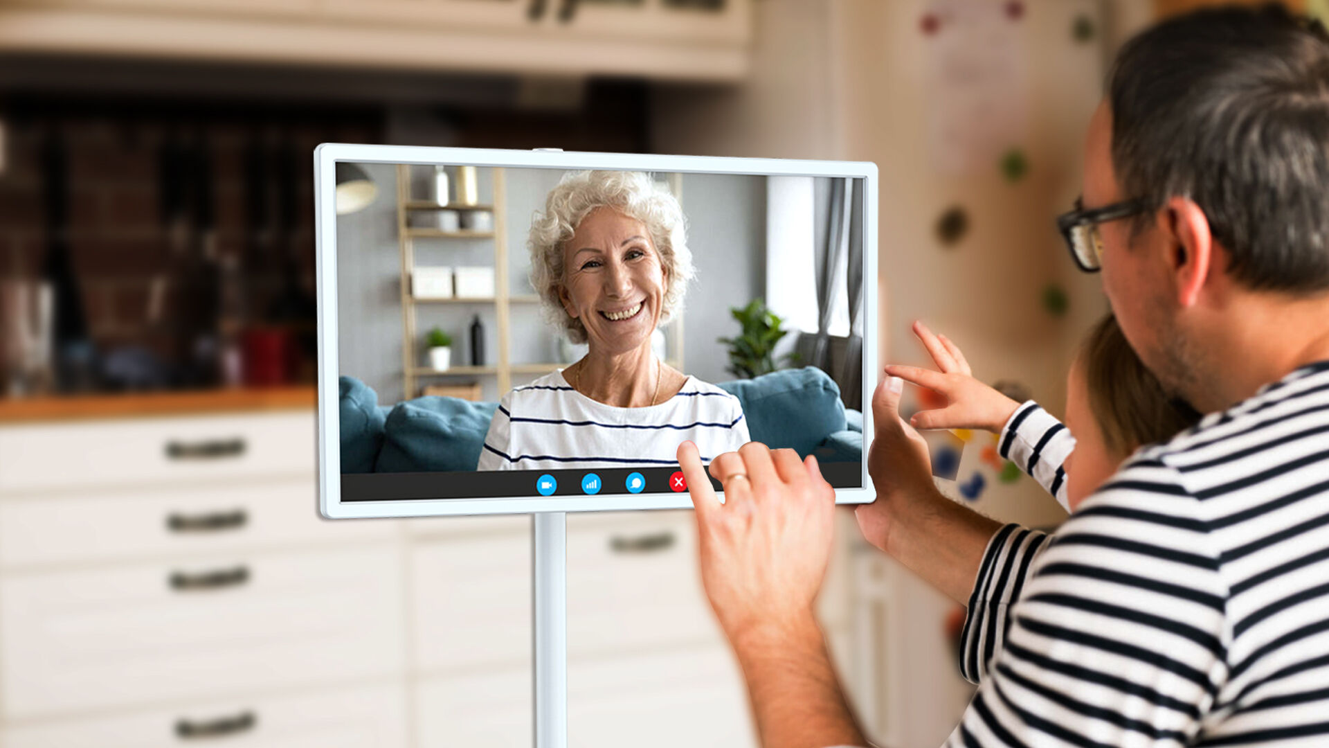 32 Inch 4-in-1 Hybrid Quad Core Cortex A55 Rolling Smart Monitor, Smart ...