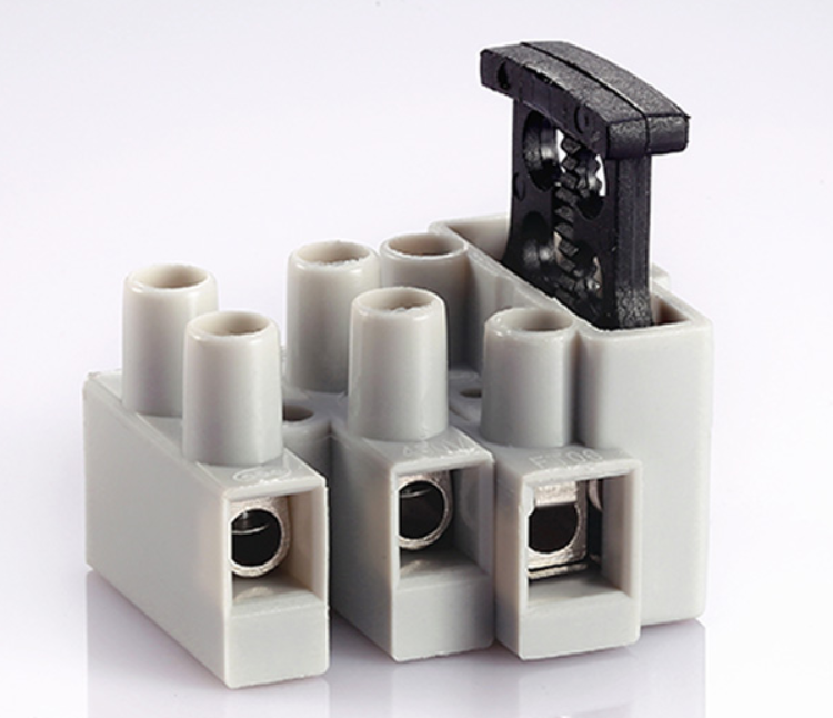 Buy China Wholesale 3 Poles 250v Fuse Terminal Block With Wire ...