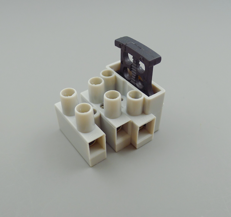 Buy China Wholesale 3 Poles 250v Fuse Terminal Block With Wire ...