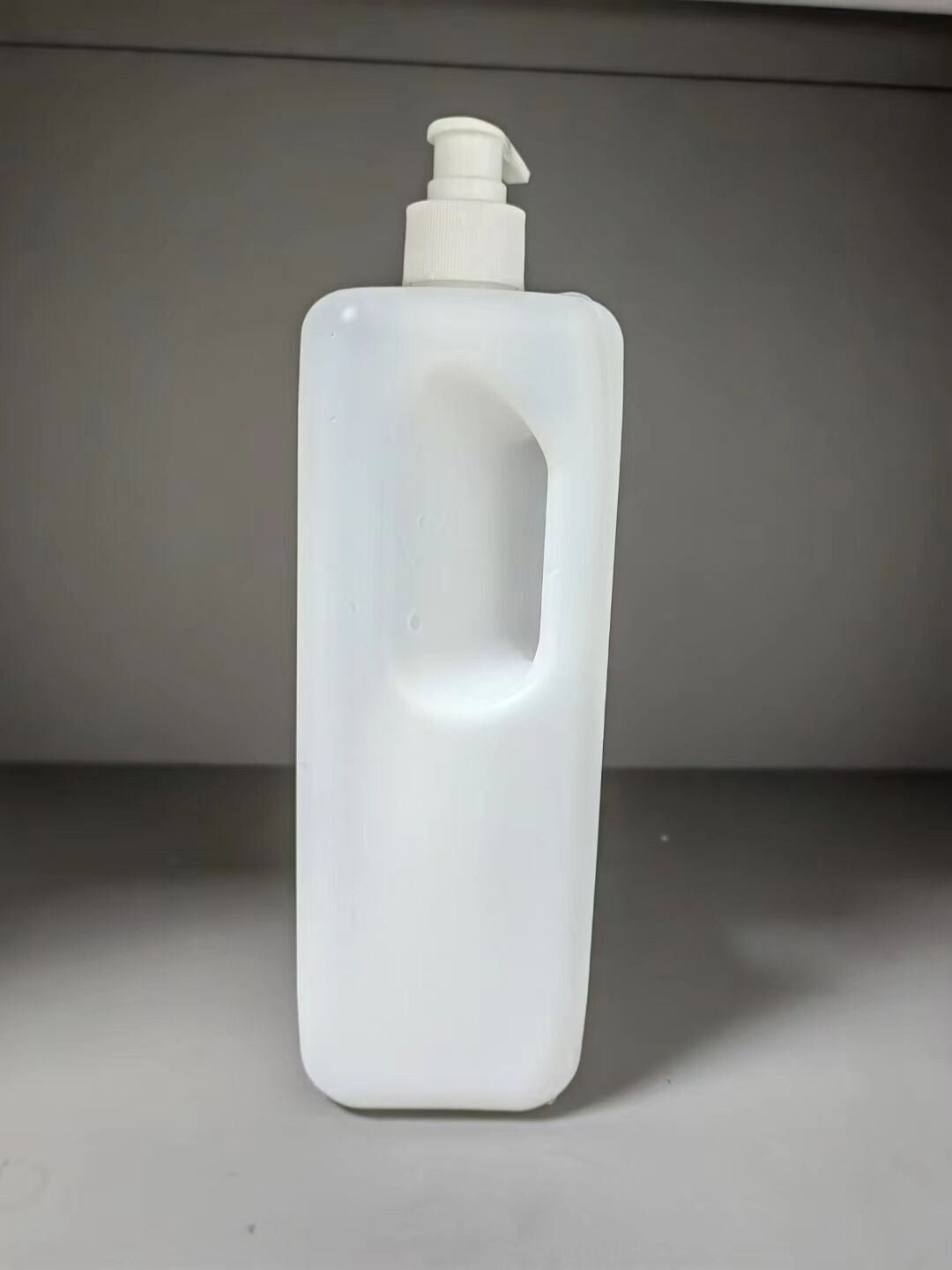 Buy Wholesale China 1000ml Hdpe Pump Bottle With Handle For Household ...