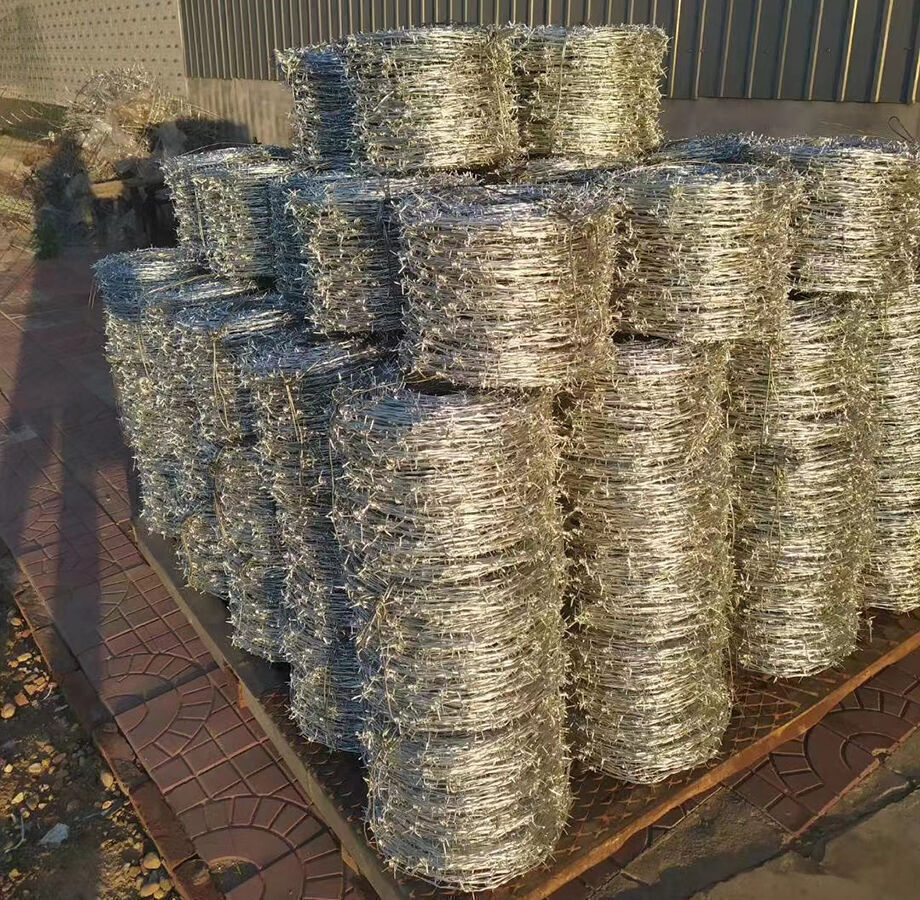 Wholesale Barbed Wire Price Per Ton Farm Enclosure Fence Rolls Security ...