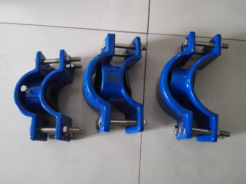 Ductile Iron Pipe Fittings Tapping Saddle Clamp With 4 Bolts For Pvc Pe ...