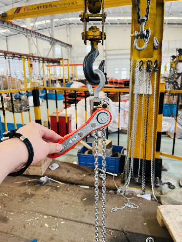 Buy China Wholesale Hand Hoist Roofing Ladder Suspended Platform ...