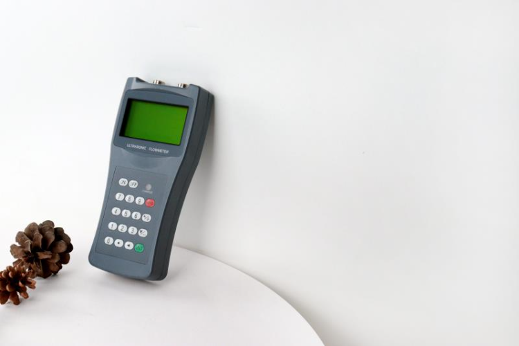 Good Price 15-6000mm Digital Doppler Flow Meter Clamp Battery Power Handheld Ultrasonic Flow ...